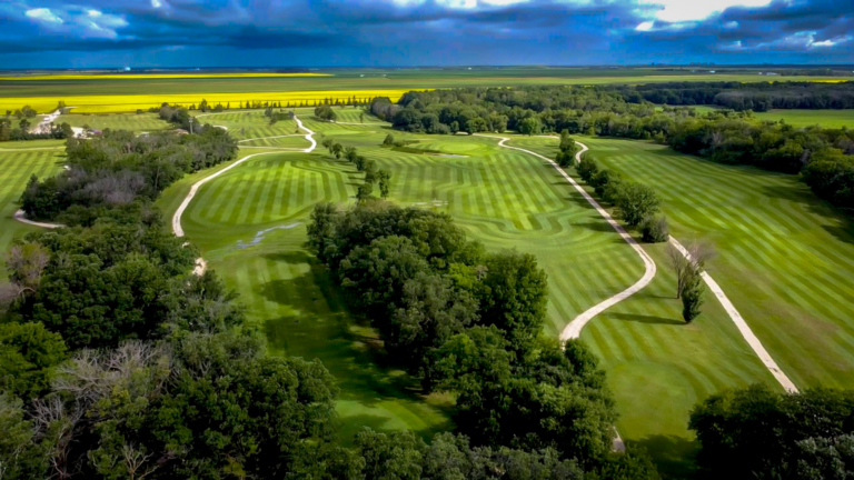 Welcome River Oaks Golf Course - Golf Manitoba