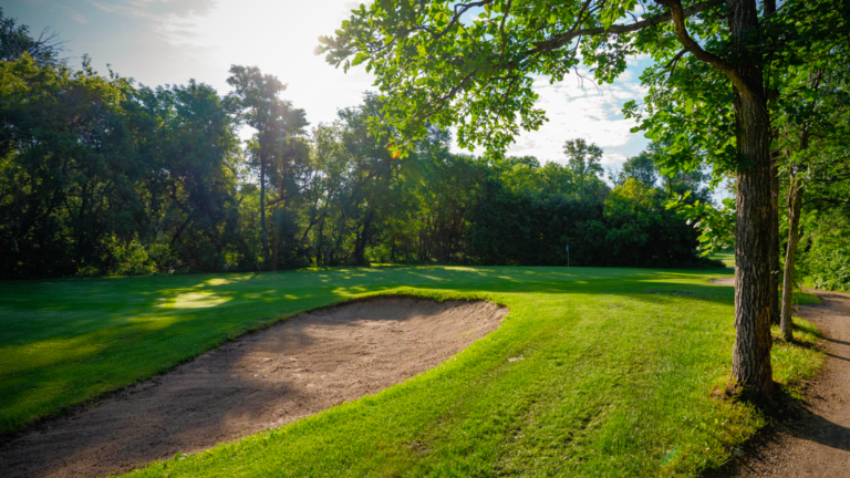 Welcome River Oaks Golf Course - Golf Manitoba